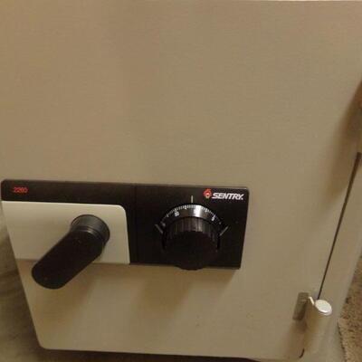 LOT 300 SENTRY 2260 FIREPROOF EXECUTIVE MODEL | EstateSales.org