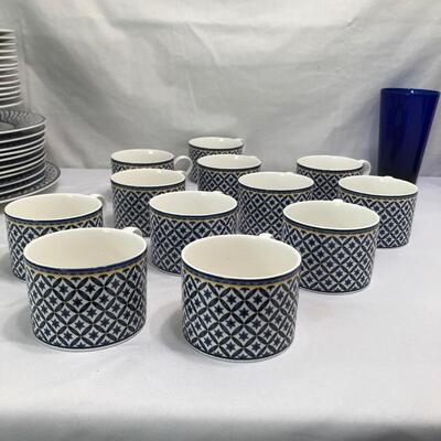 Lot 137 - Victoria Beale Dinnerware Set | EstateSales.org