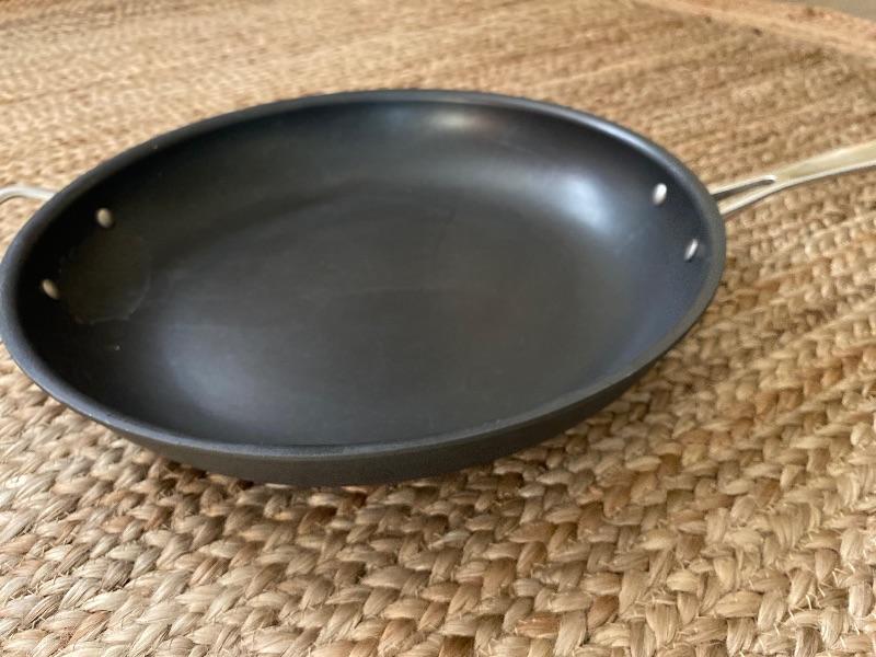 Professional quality fry pan | EstateSales.org