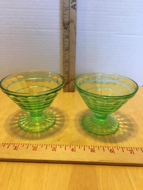 Green square design dessert cups | EstateSales.org
