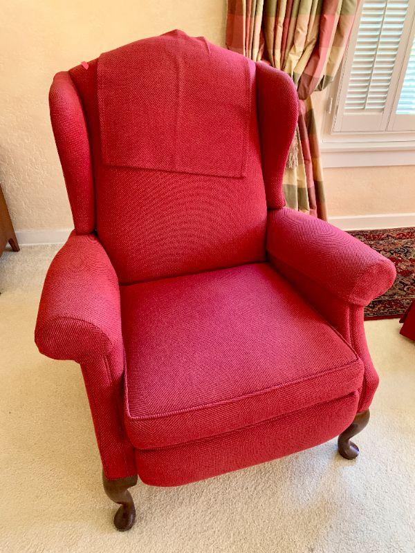 LOT 42 RED VINTAGE WING BACK RECLINER CHAIR | EstateSales.org