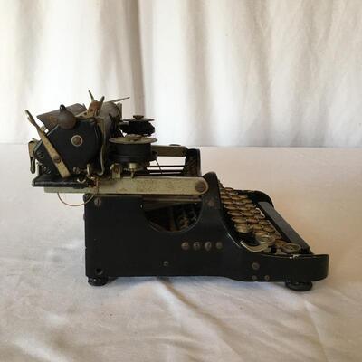Lot 152 - Corona Model #3 Typewriter | EstateSales.org