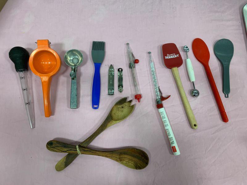 #480 Misc. Kitchen Utensils | EstateSales.org