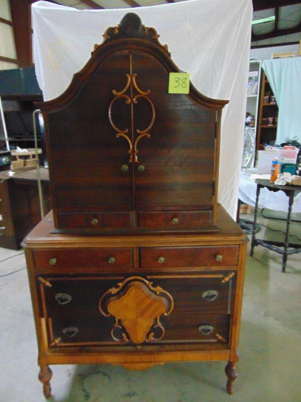 38 Antique Bedroom Set | EstateSales.org
