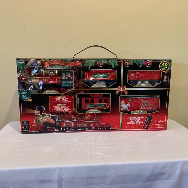 North Pole Express Christmas Train Set -NIB | EstateSales.org