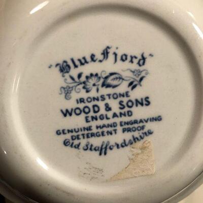 #890 Lot of Blue Delph transfer ware 19 pieces | EstateSales.org