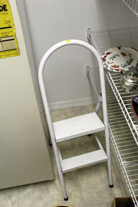 White painted metal step stool (#243) | EstateSales.org
