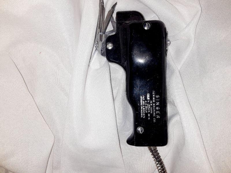 Vintage Singer Cutter | EstateSales.org