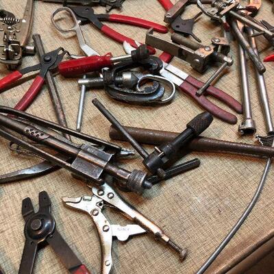 #1377G Automotive Specialty Tools | EstateSales.org