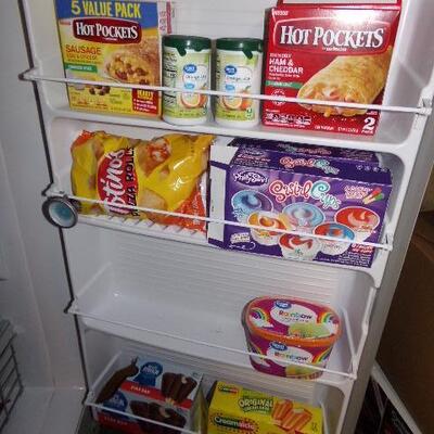 LOT 254 UPRIGHT SIGNATURE 2000 FREEZER 13.3 CU. FT. | EstateSales.org