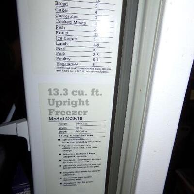 LOT 254 UPRIGHT SIGNATURE 2000 FREEZER 13.3 CU. FT. | EstateSales.org