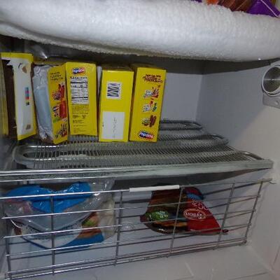 LOT 254 UPRIGHT SIGNATURE 2000 FREEZER 13.3 CU. FT. | EstateSales.org