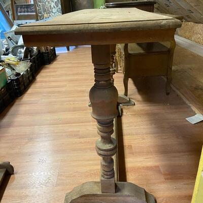 Lot 1: Tables | EstateSales.org