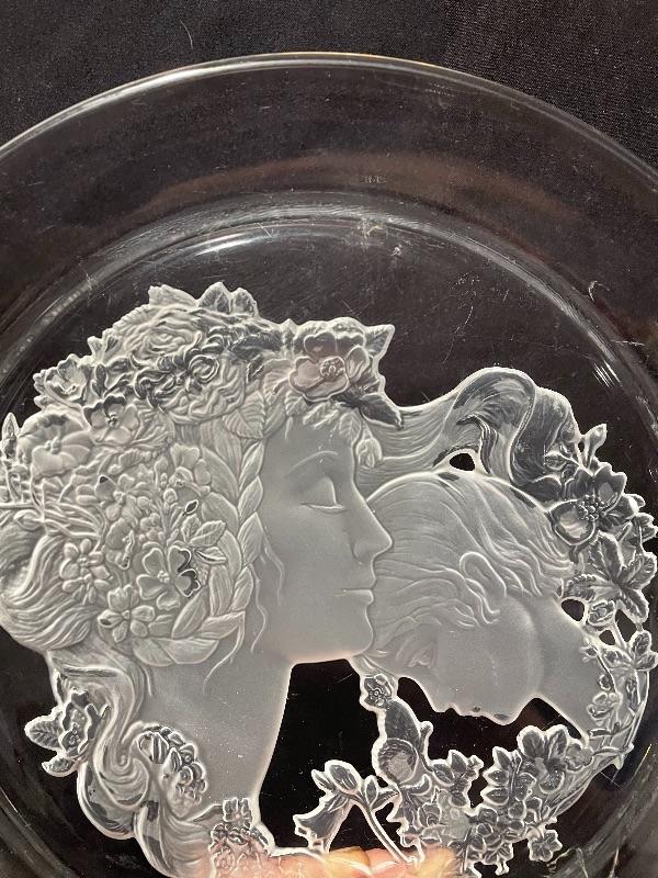 Luciana Roselli Glass Plate | EstateSales.org