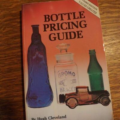 LOT 382 ANTIQUE GLASS DRINK BOTTLES AND BOTTLE PRICING GUIDE BOOK ...