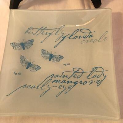 Lot 107 - Birds of A Feather | EstateSales.org