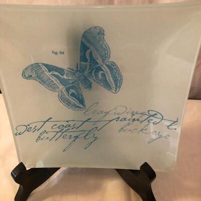 Lot 107 - Birds of A Feather | EstateSales.org
