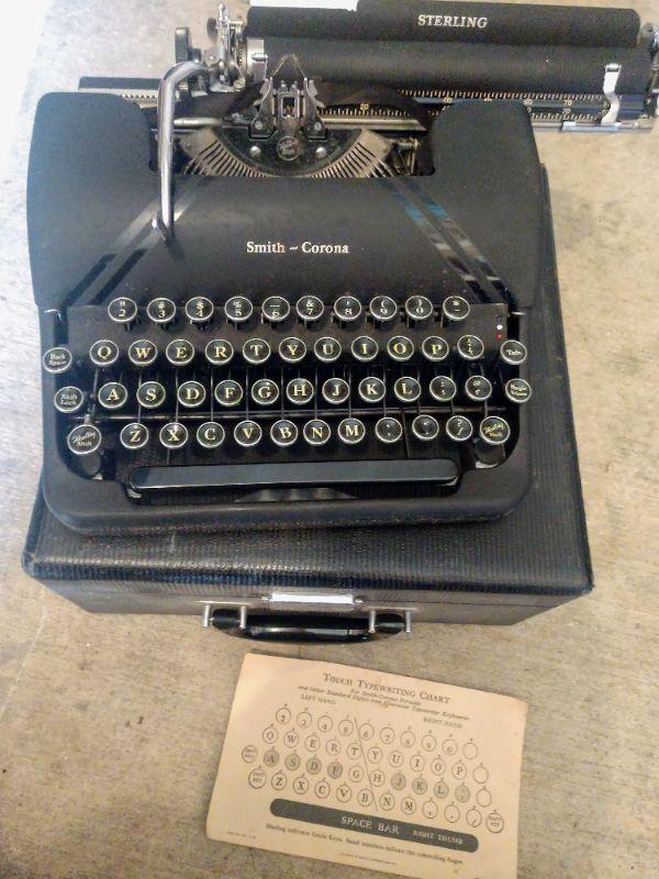 Vintage Smith Corona Typewriter | EstateSales.org