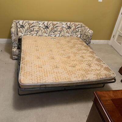Queen Sleeper Sofa | EstateSales.org