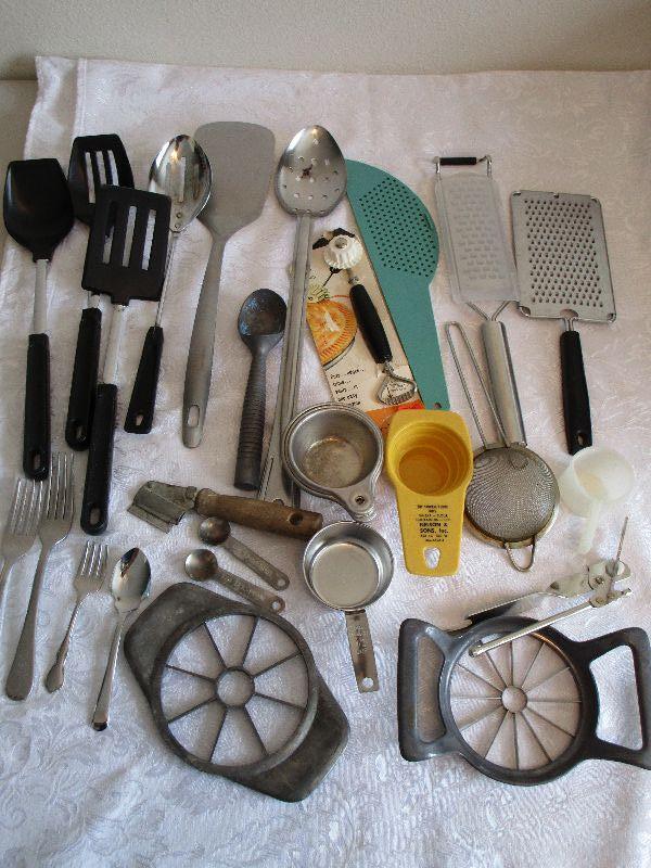 #55 Kitchen utensils | EstateSales.org