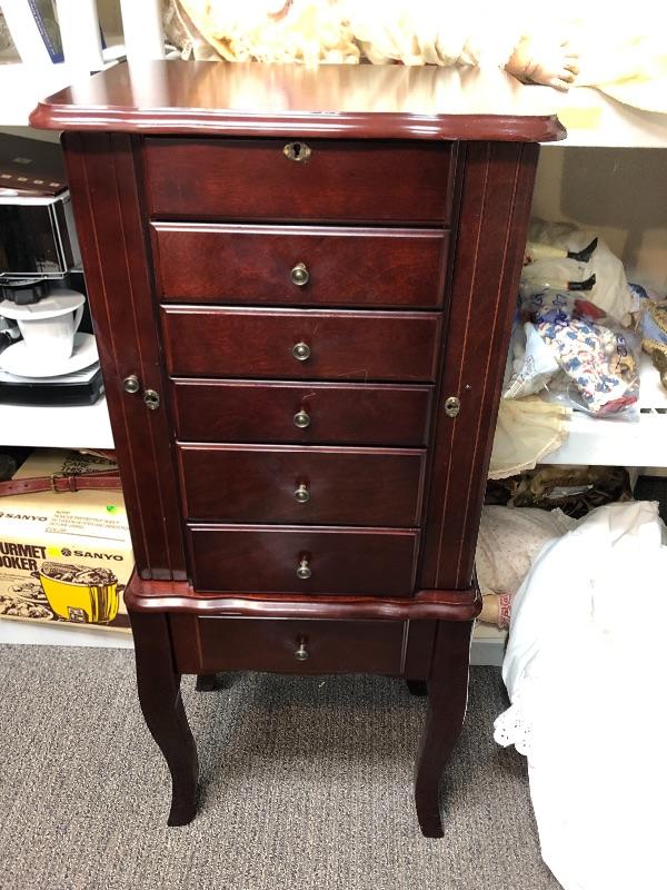 Thomas Pacconi Classics Standing Jewelry Armoire YD 020 1220 00007