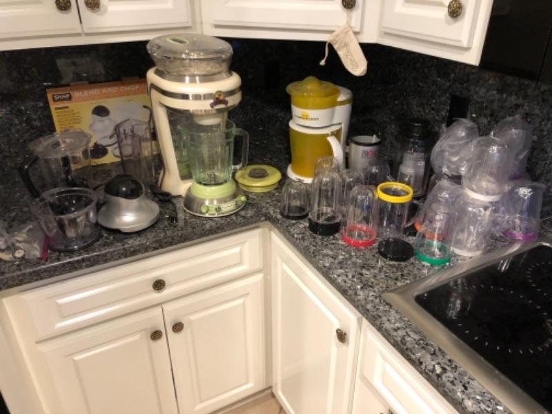 Lot 110. Margarita machine, lemonade maker, Magic Bullet with many ...