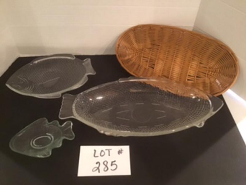B - 285 Large Glass Fish Shaped Serving Platter/ 2 Glass Fish Plates ...