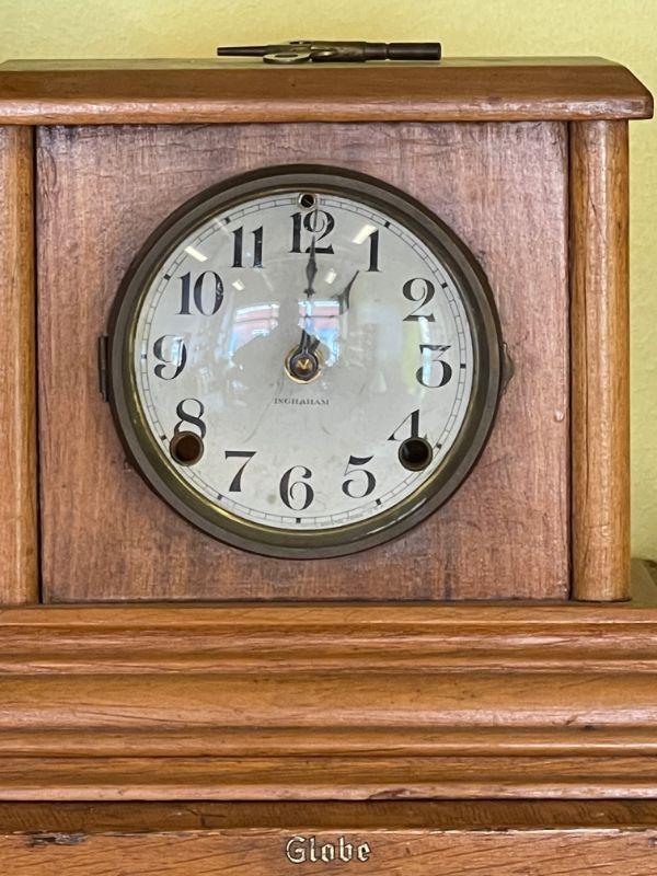 antique Ingraham mantle clock | EstateSales.org