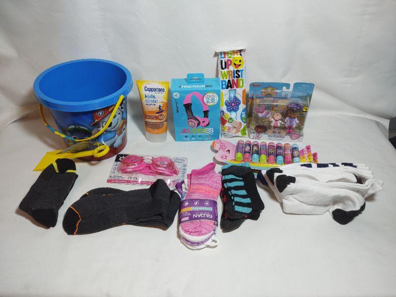 104- Lot of Children's Items | EstateSales.org