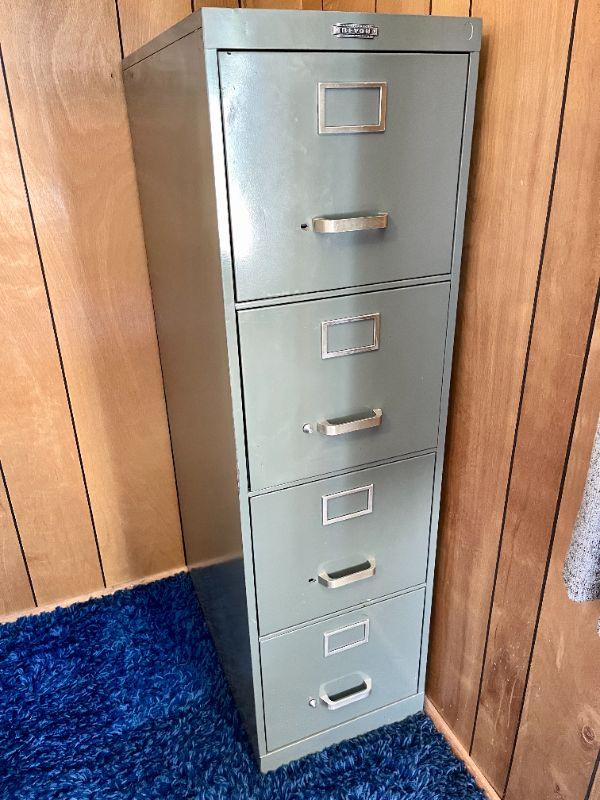 LOT 71 VINTAGE DEVON 4 DRAWER METAL FILE CABINET | EstateSales.org