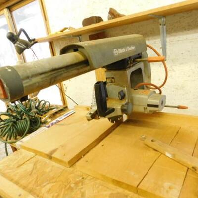 Hitachi P13F Wood Planer with Stand | EstateSales.org