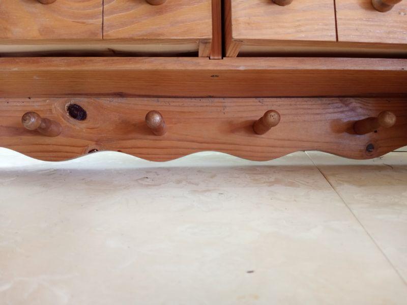 1258 = Nic Nac Hanging Shelf | EstateSales.org