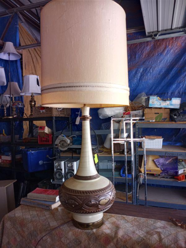 1121 = Mid century vintage lamp and shade | EstateSales.org