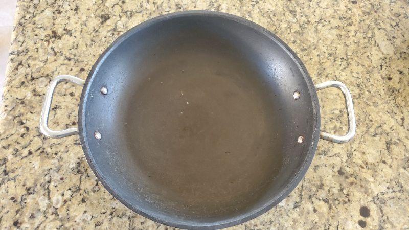 Medium Sauce Pan | EstateSales.org
