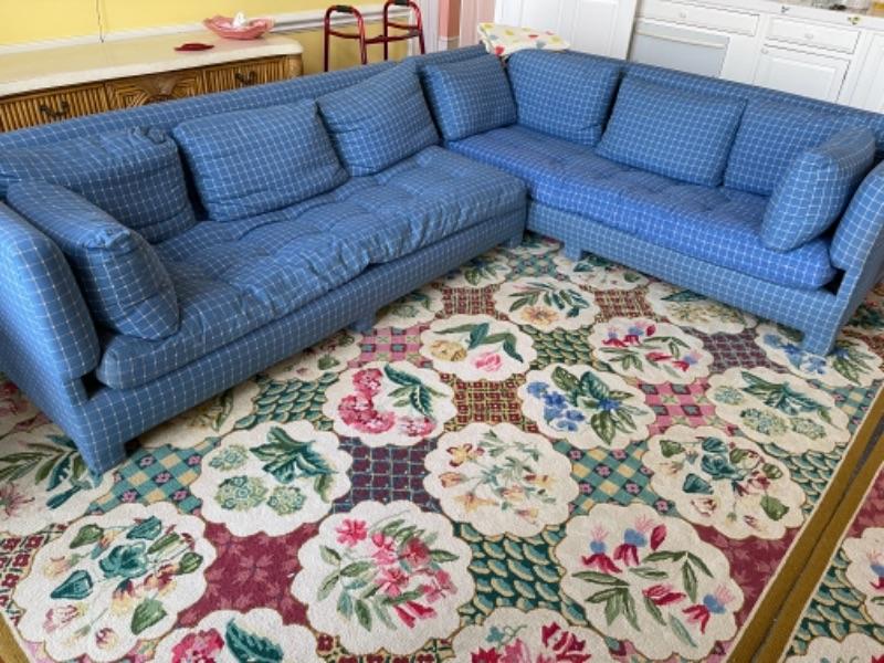 K310 Floral Wool Hooked Rug 8’ x 10.9” | EstateSales.org