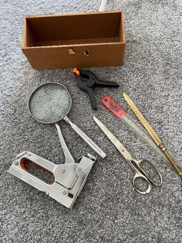 Random Office Desk Items YD#022-0328 | EstateSales.org