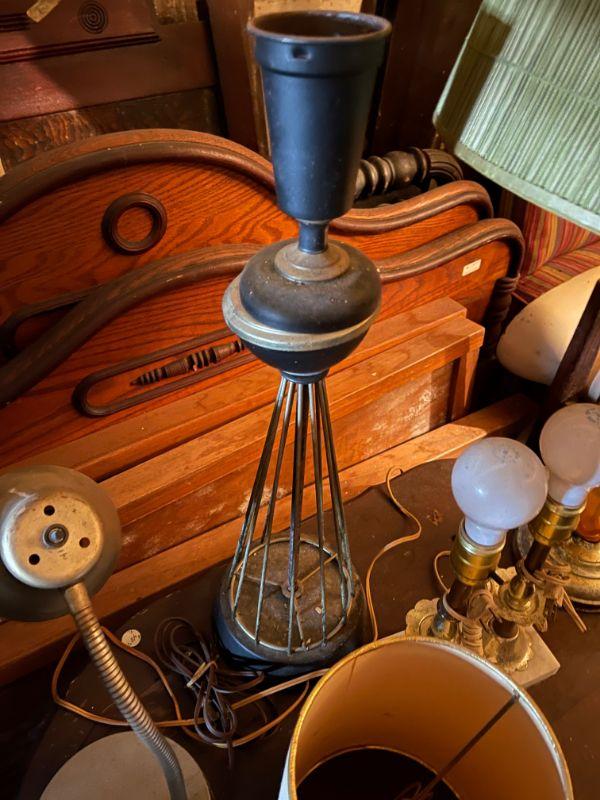 MCM Atomic table lamp base | EstateSales.org