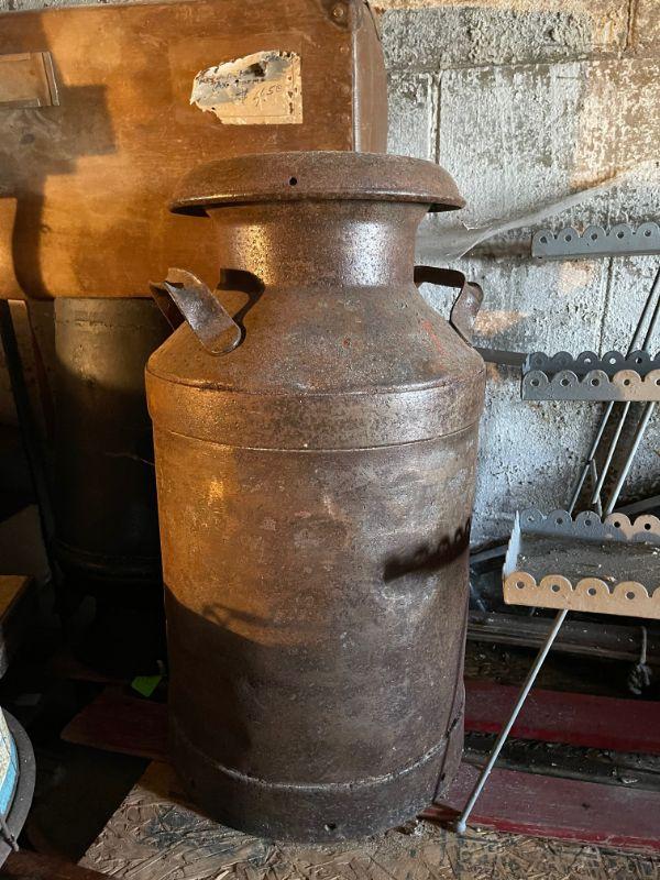 Metal milk container | EstateSales.org