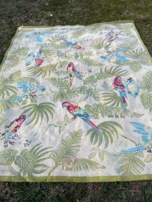 O582 Vintage Parrot Hooked Rug 7’9” x 9’10” | EstateSales.org
