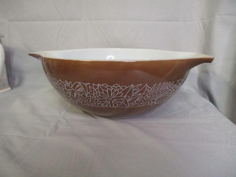 Lot 85 - Pyrex 444 Woodland Cinderella Bowl | EstateSales.org