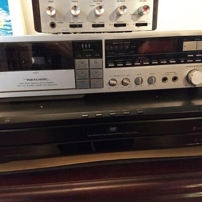 Vintage Realistic SCR-3010 Cassette AM/FM Receiver | EstateSales.org