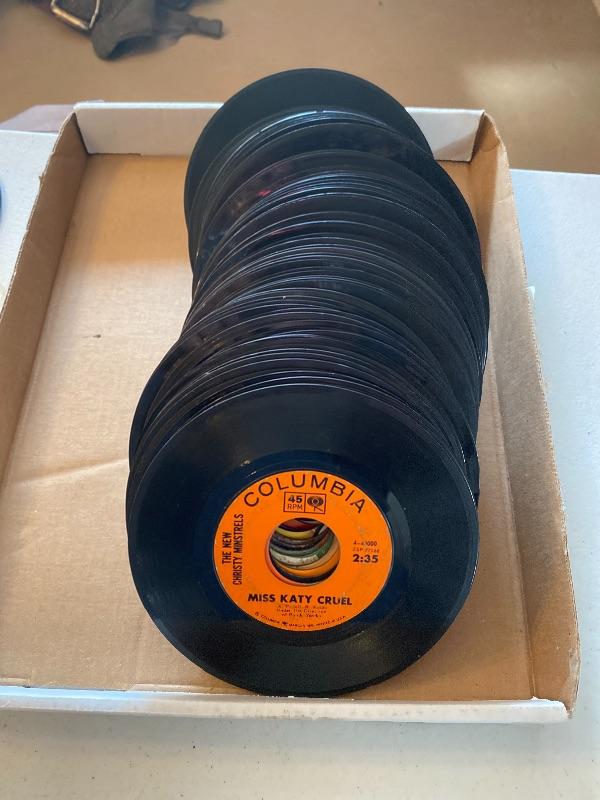 Lot 40 s 100 45 RPM Album Record LP’s Vinyl LOT D | EstateSales.org