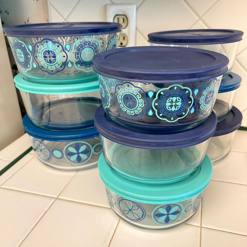 Lot 135 Pyrex Glass Containers w/Lids Turquoise & Blue | EstateSales.org