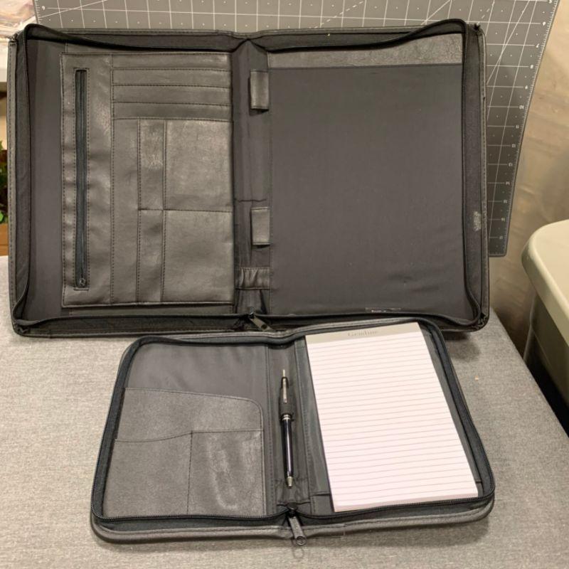 #353 Zip Up Note Pads | EstateSales.org