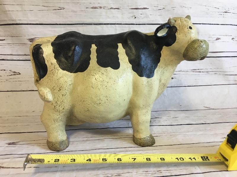 Ceramic cow Farmhouse Dec | EstateSales.org