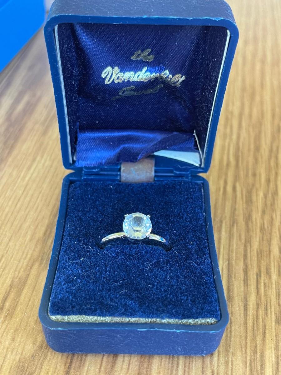 Vanderbilt Ring | EstateSales.org