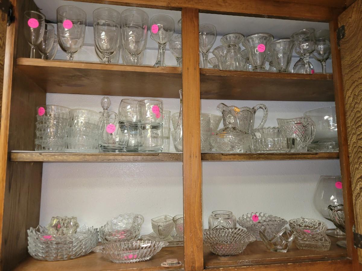 Top Shelf Only Crystal Sets | EstateSales.org