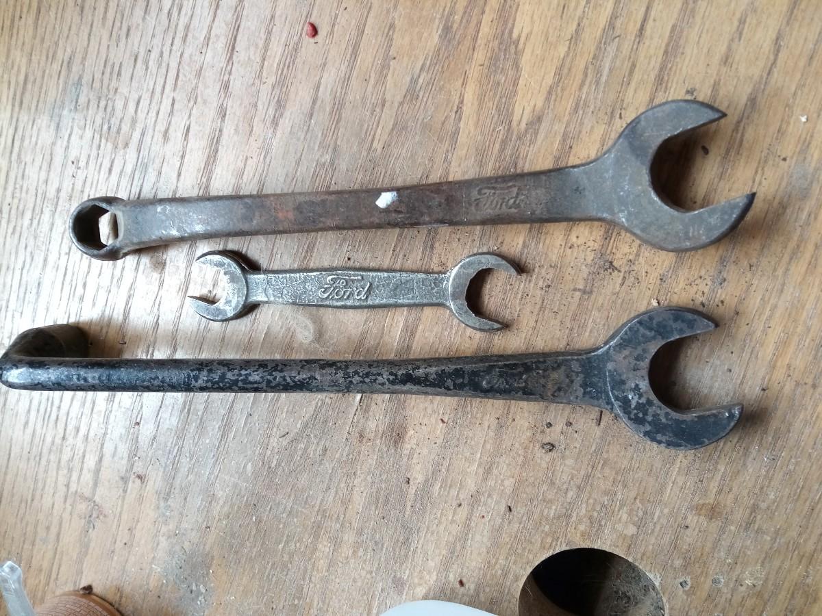 LOT 130 VINTAGE FORD TOOLS | EstateSales.org