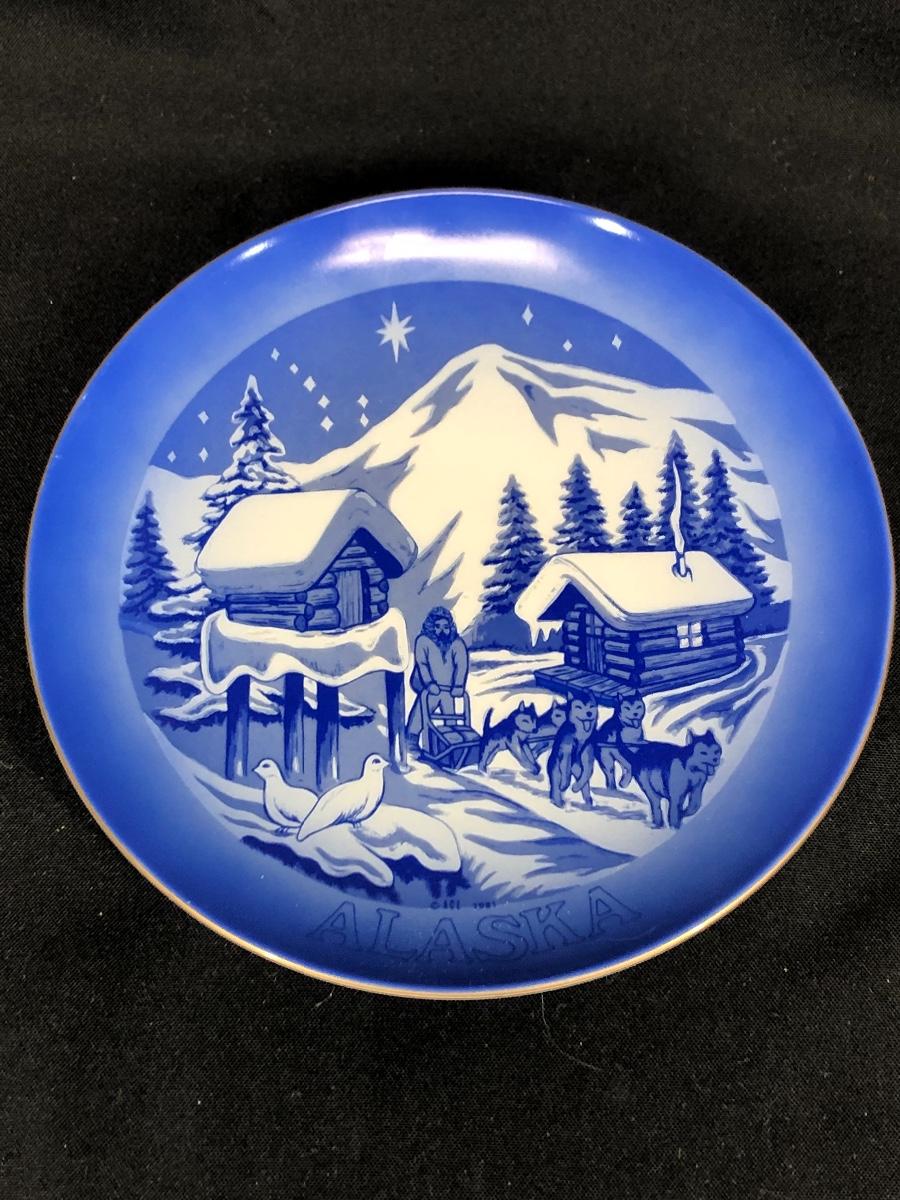 Alaska Delft Blue collector plate decorative | EstateSales.org