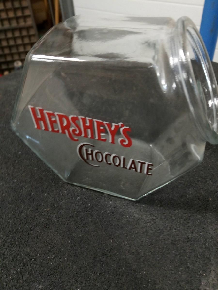 LOT 174 ORIGINAL HERSHEY'S COUNTER DISPLAY | EstateSales.org